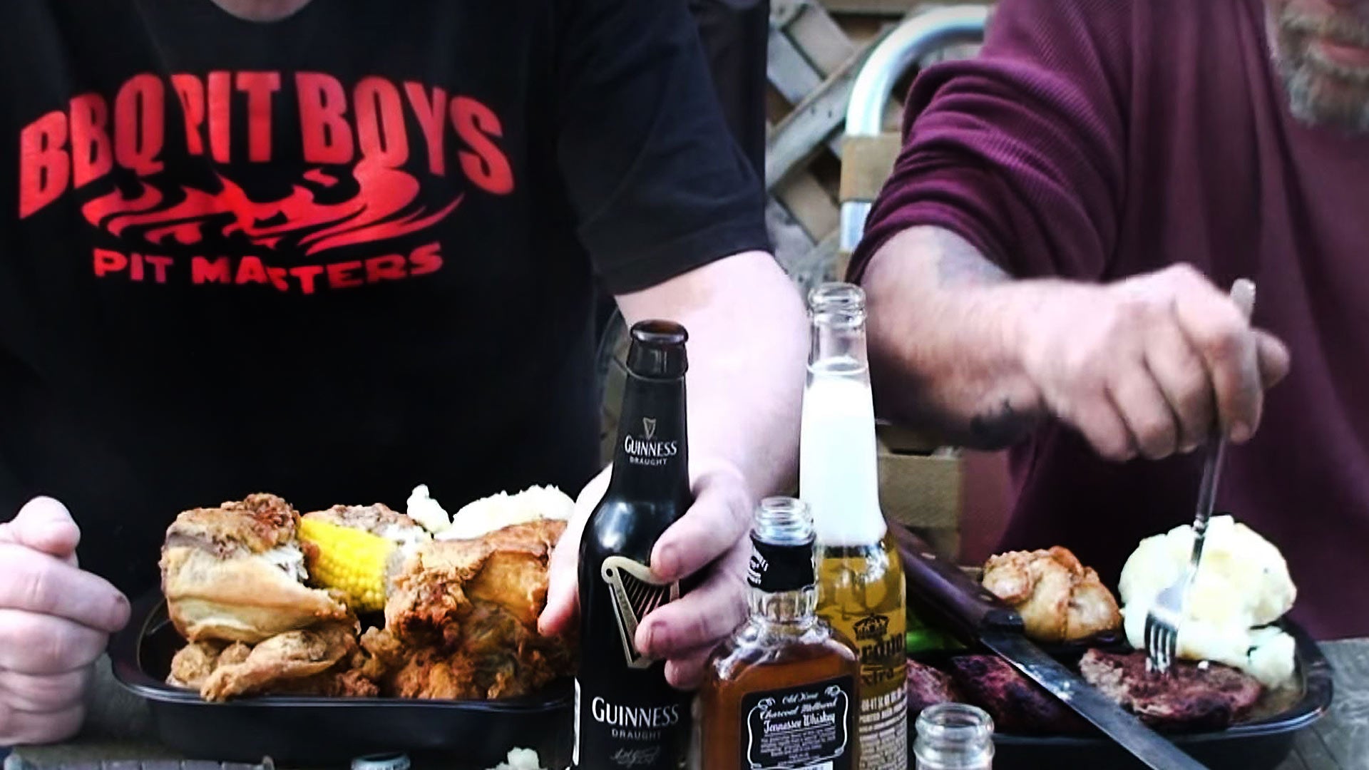 SALISBURY STEAK & FRIED CHICKEN DINNERS – BBQ Pit Boys